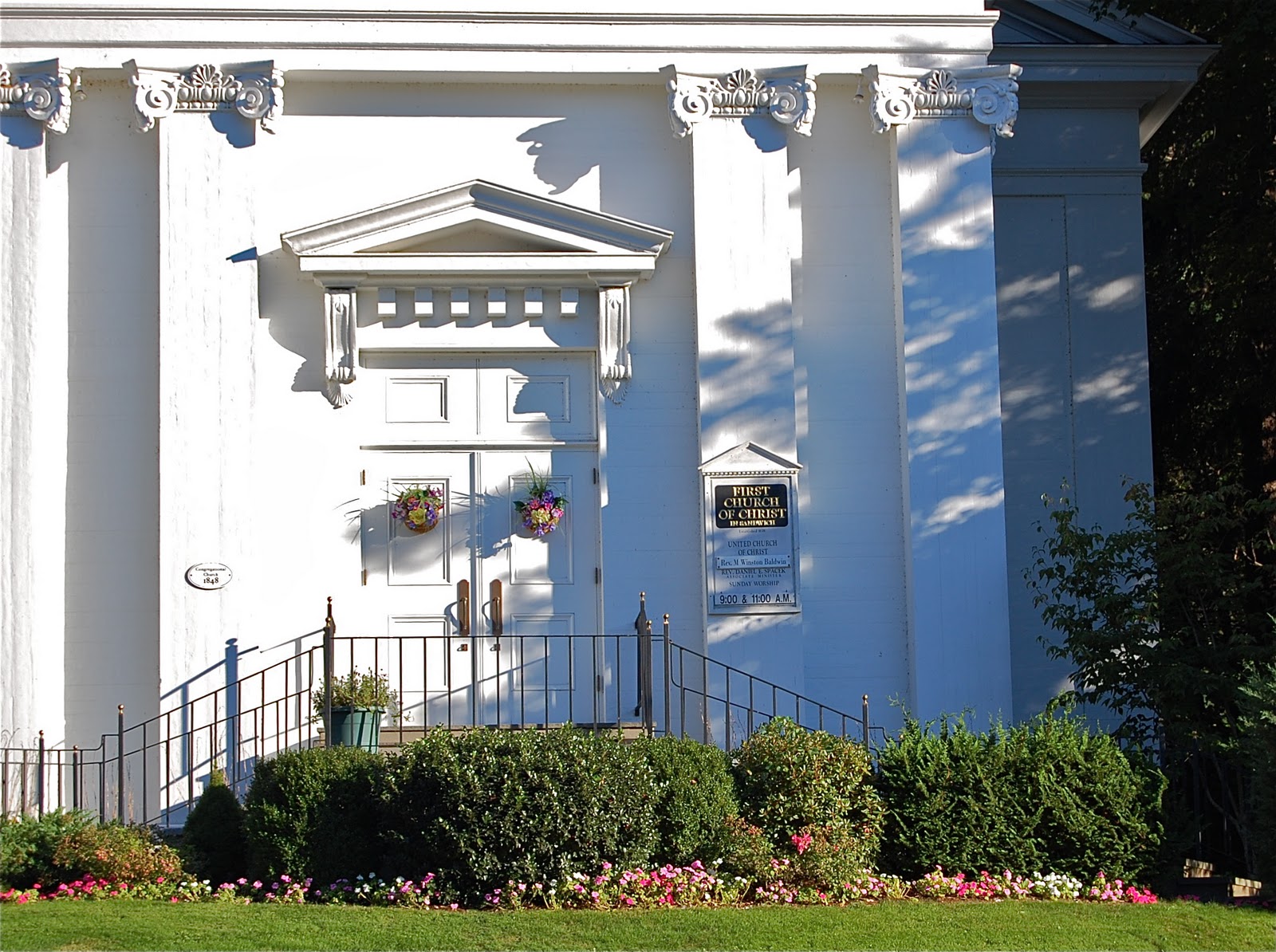 saltbox treasures: A glimpse of New England . . . Cape Cod, Massachusetts