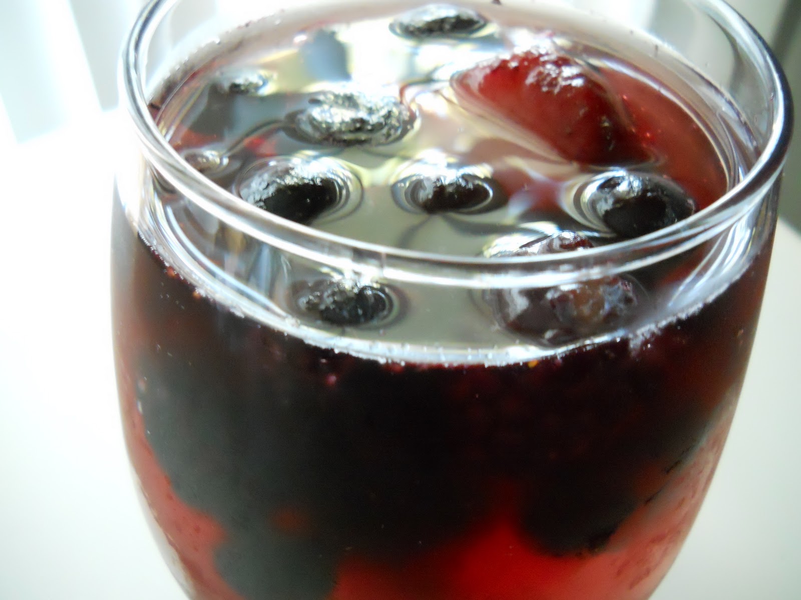 CaféConnie: Iced Açaí Tea Muddled With Mixed Berries