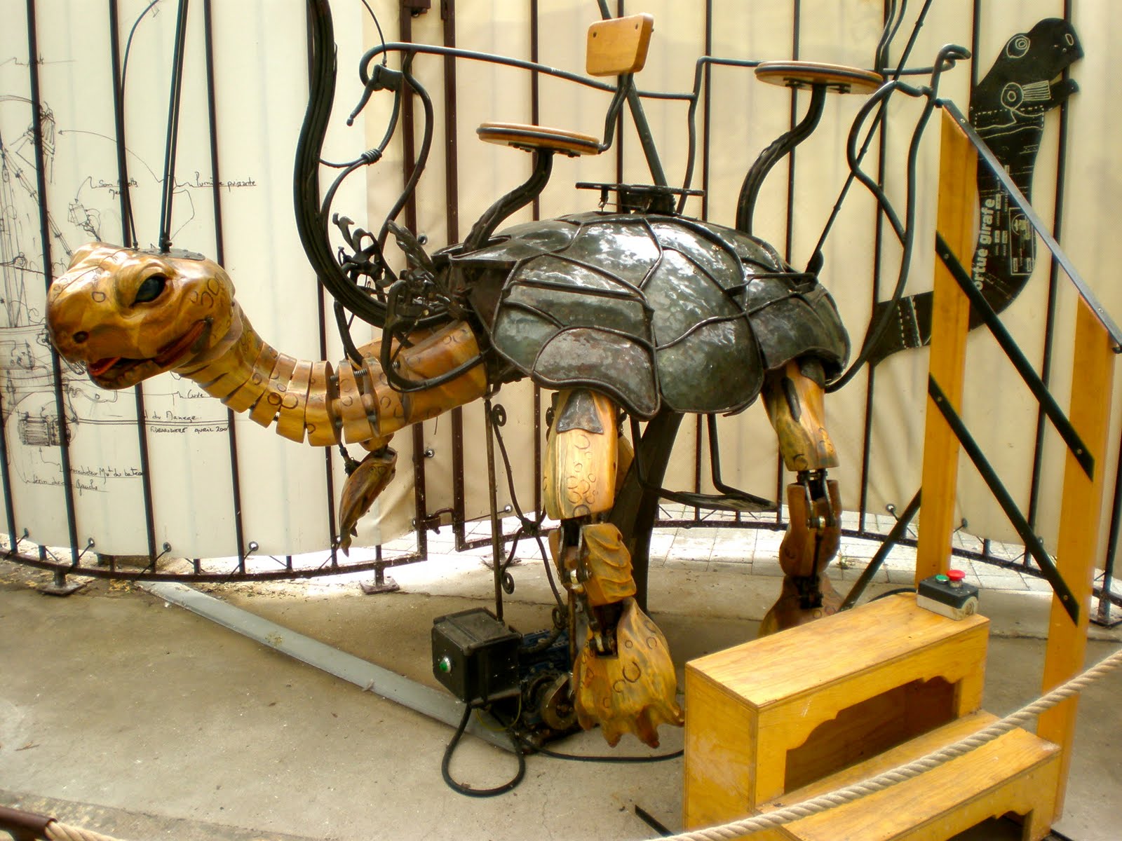 the urban souffle: The famous machine animals of Nantes