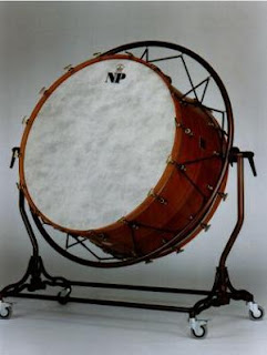 Los instrumentos de percusión: El BOMBO