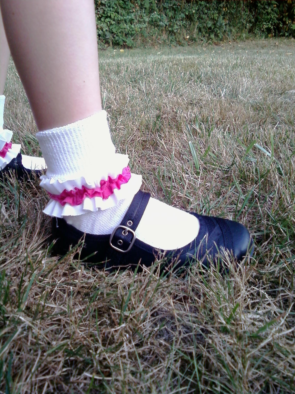This Thrifty House: Girls Ruffled Socks