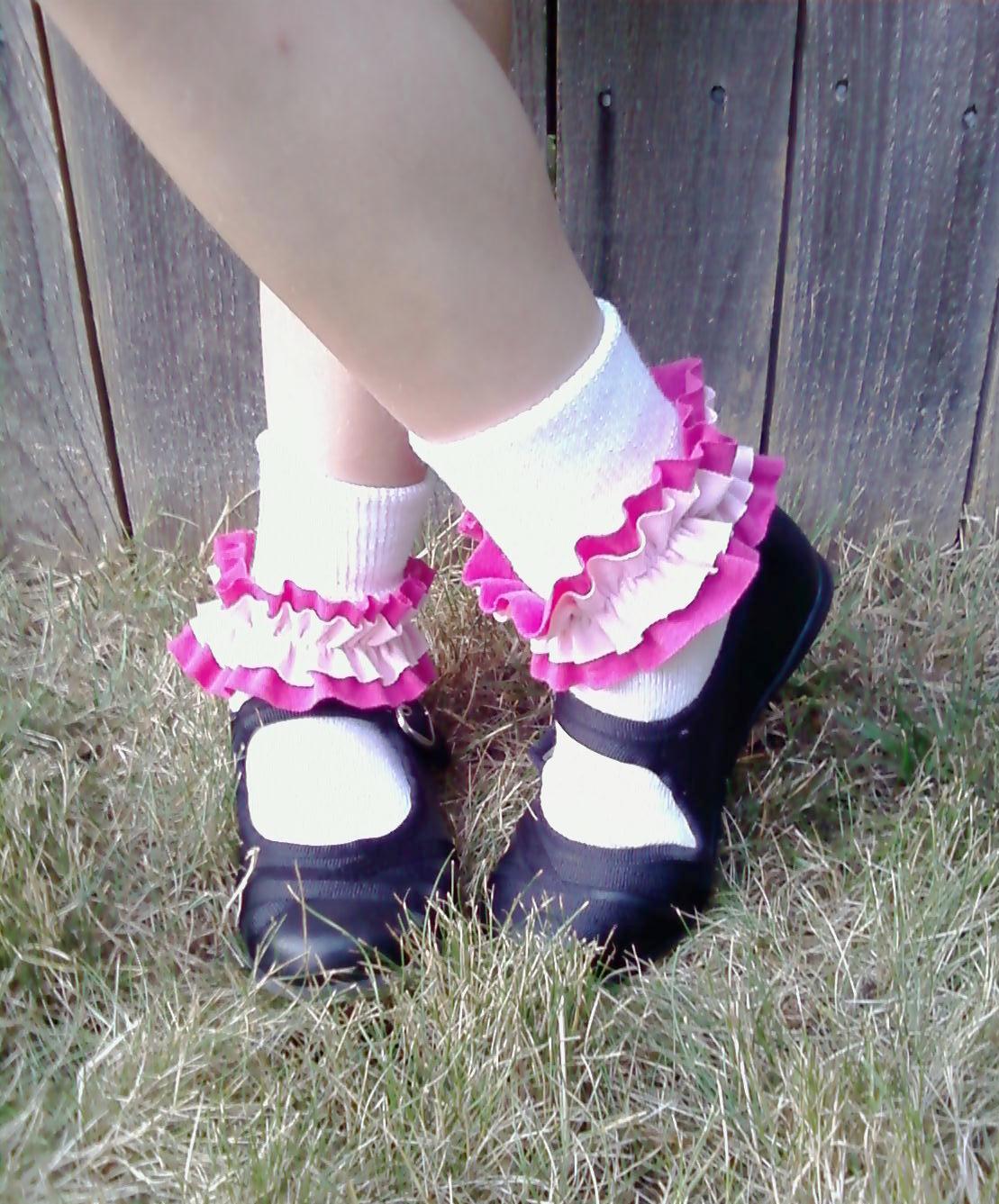 This Thrifty House: Girls Ruffled Socks