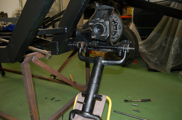 Shelby Cobra Replica: Rear suspension fitting