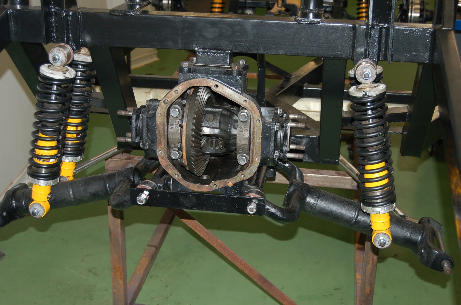 Shelby Cobra Replica: Rear suspension fitting