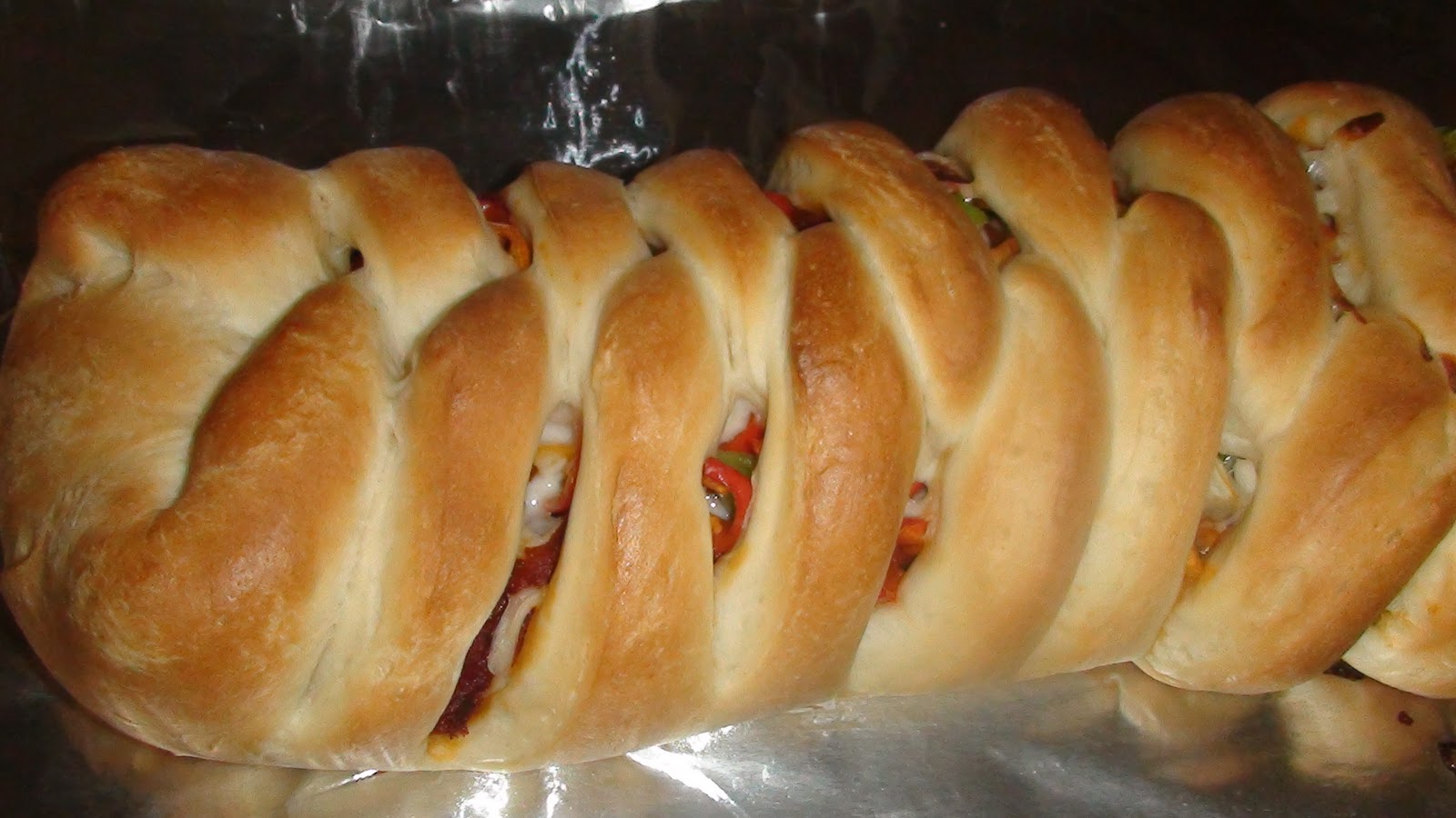 Queen of my kitchen: Stuffed Braided Bread