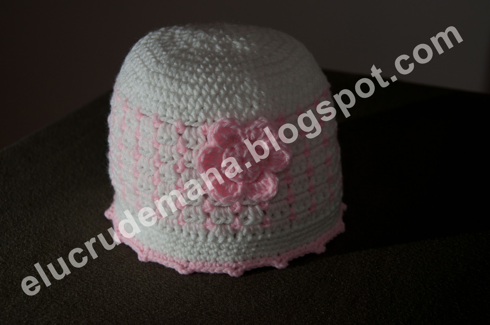 eLucru de mana: caciula crosetata "Roz cu Alb"
