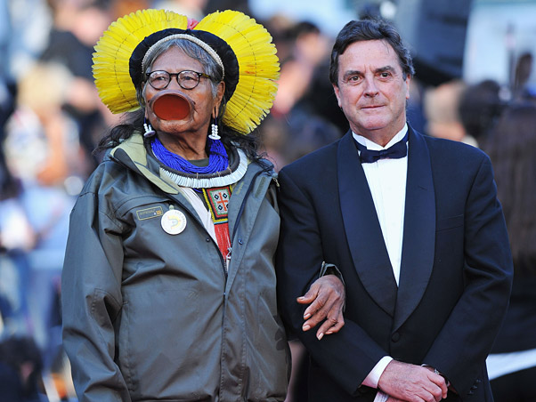 A PROVÍNCIA: ATRIZ DEIXA TUDO À MOSTRA NO FESTIVAL DE CANNES