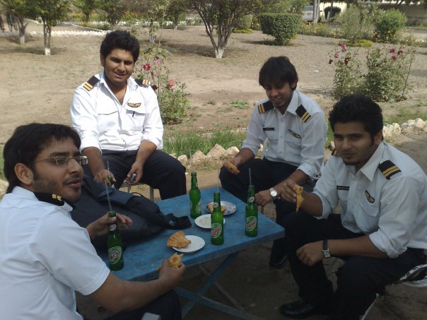 GADGETS,GAME REVIEWS AND MUCH MORE: Multan Flying Club