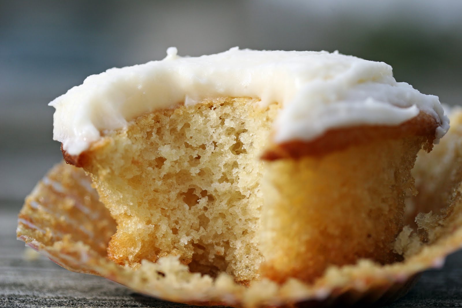 Sweet Cheeks in the Kitchen.: Humming Bakery Vanilla Cupcakes