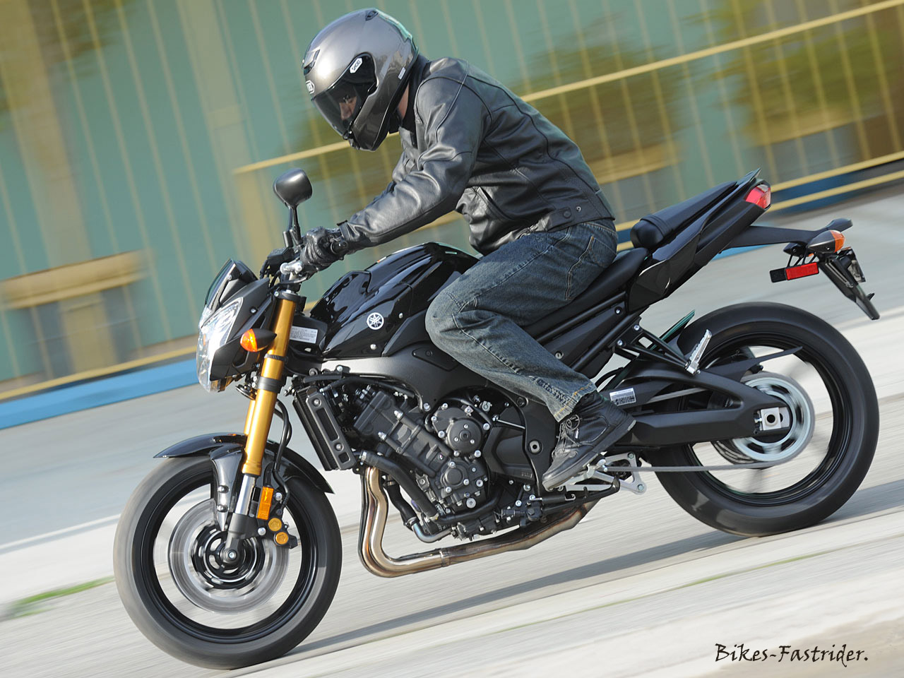Extreme Machines.: 2011 Yamaha FZ8 Test-ride and Review.