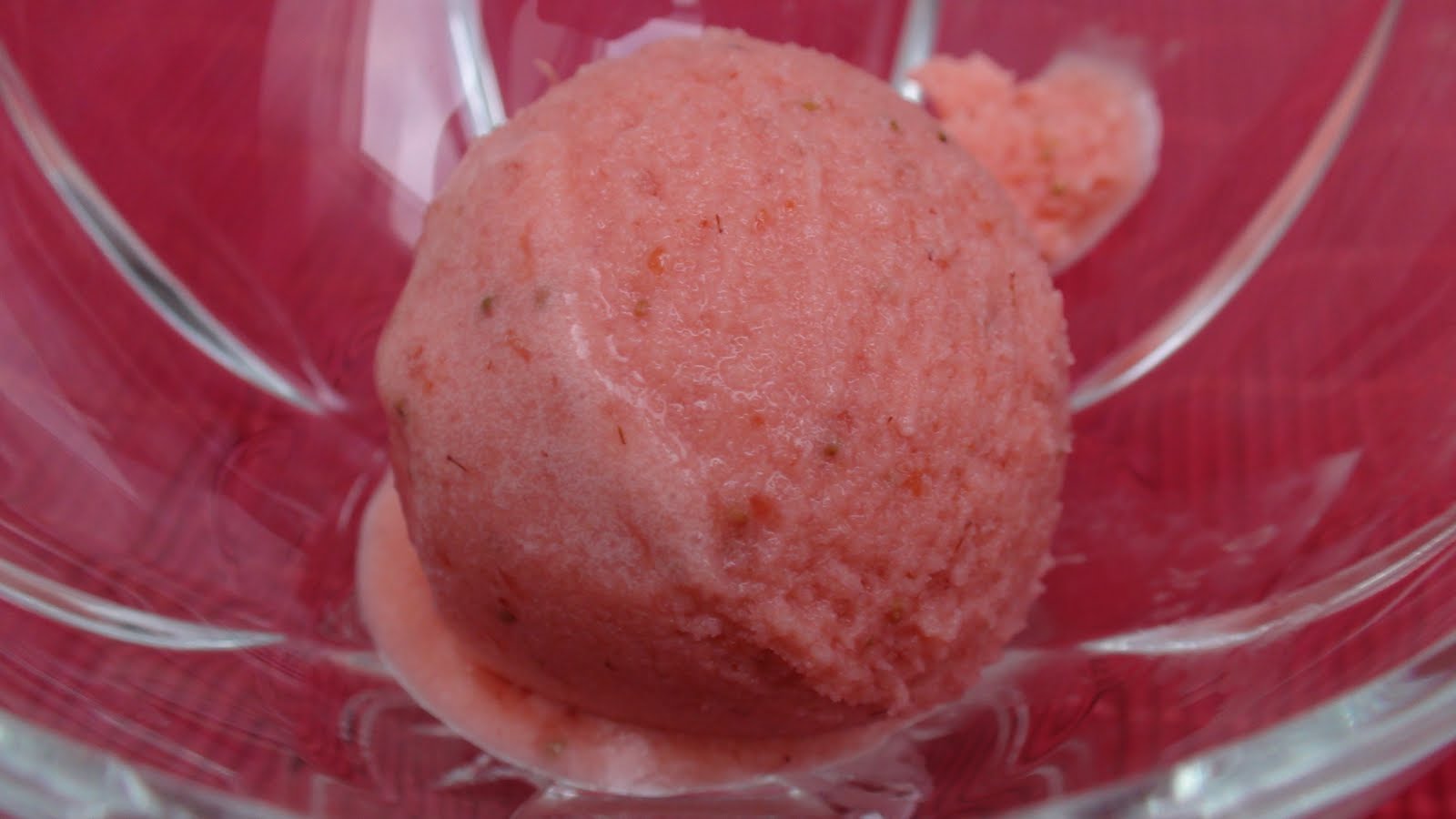 Gusto & Aroma: Erdbeer-Smoothie-Eis