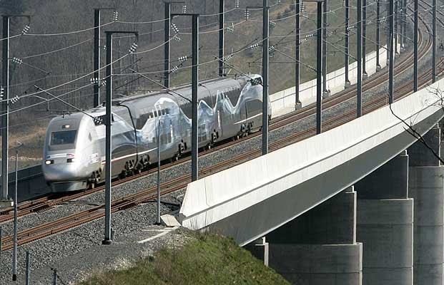URBANSCRAPER: Nuevo récord deL tren TGV 150: 574,8 km/h (FRANCIA)