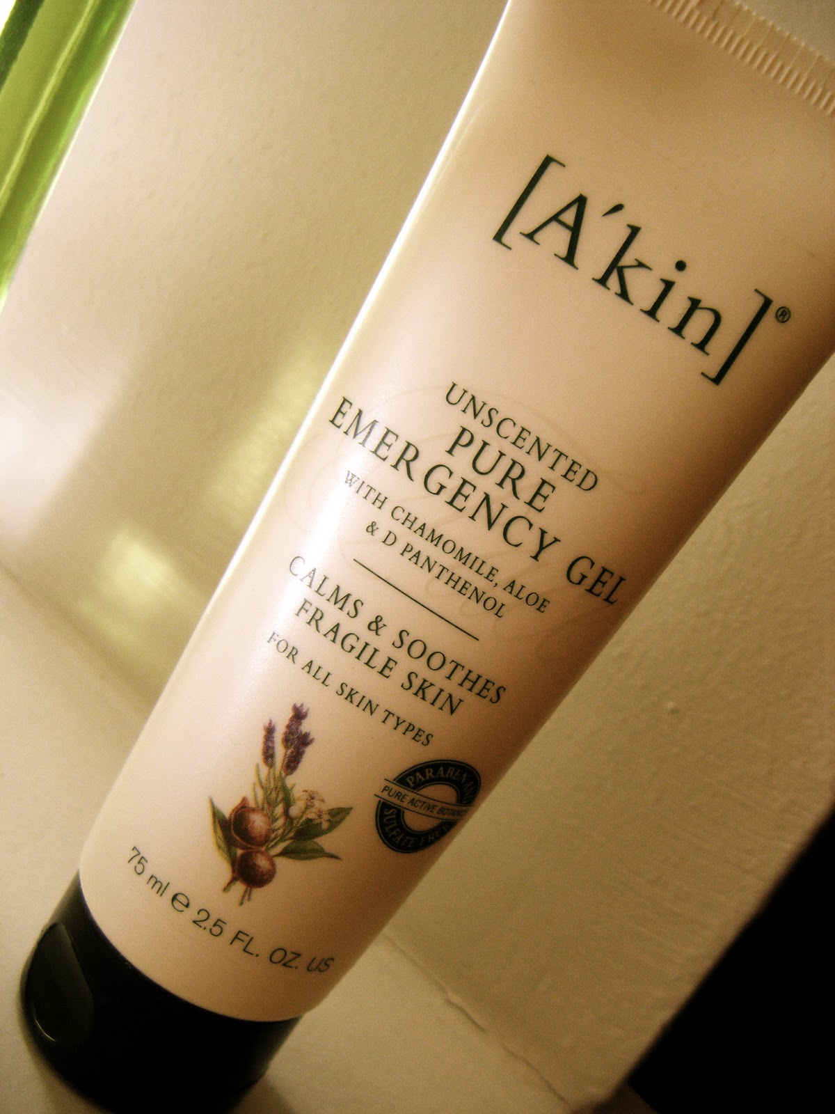My Makeup Box: Review: A'kin Pure Emergency Gel