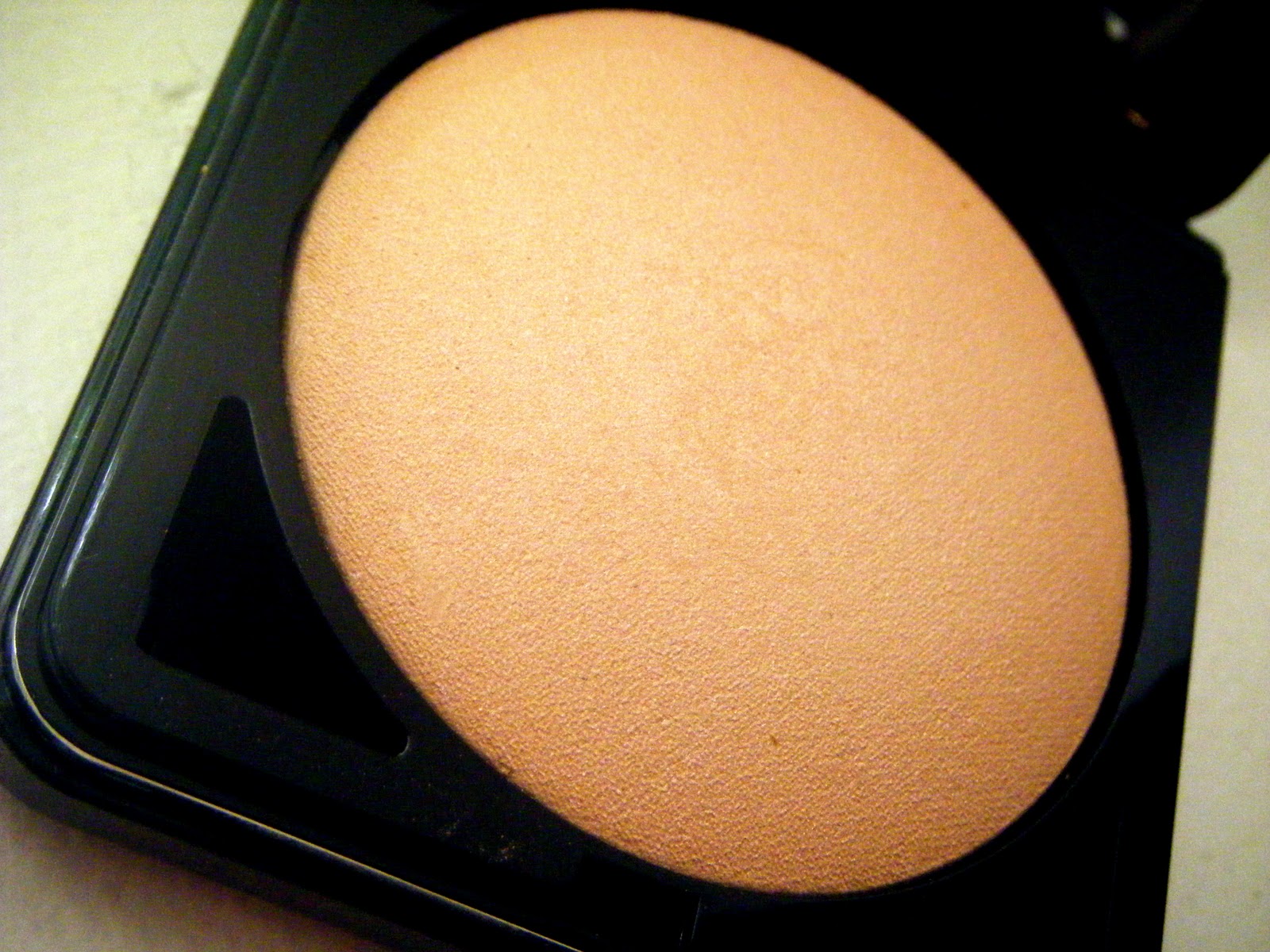 My Makeup Box: Review: Alva Coleur Baked Foundation Powder