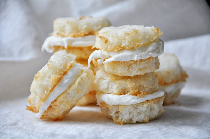 the parsley thief: Coconut Cream-Filled Macaroons