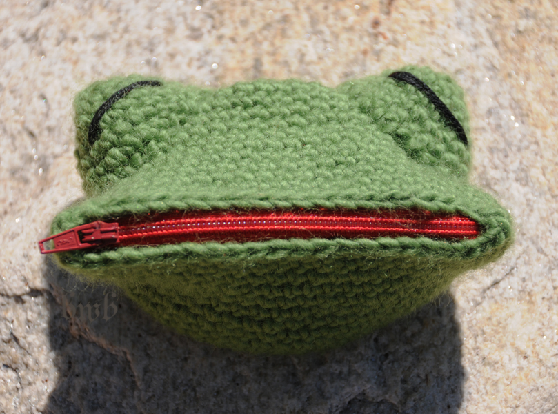 Handmade Addiction: Crocheted Frog ipod Case