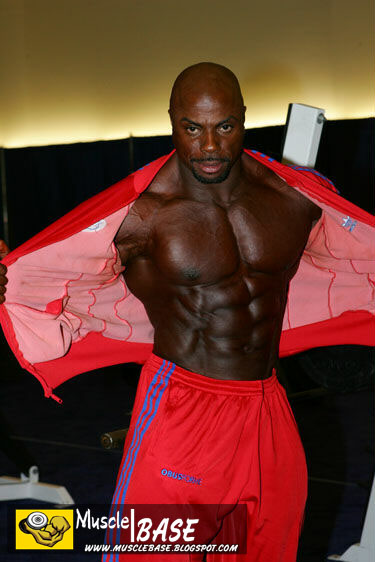 2005 Arnold Classic Contest Prejudging Backstage - Muscle Base | New ...