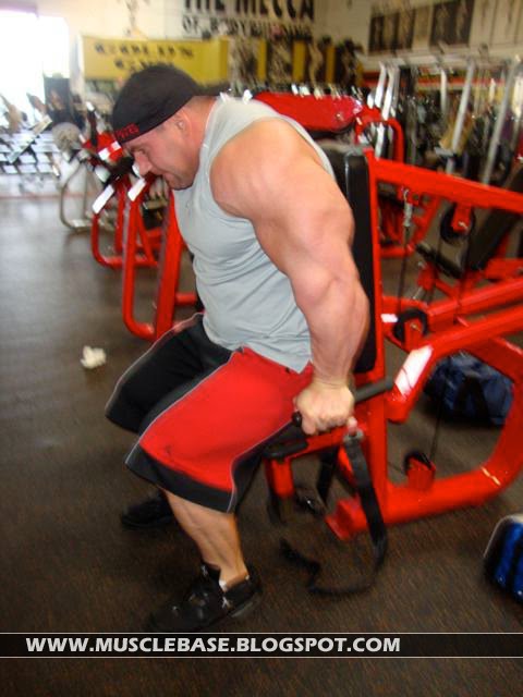 Jay Cutler Killer Arms Training 2011 | Jay Cutler Back At Golds Gym In ...