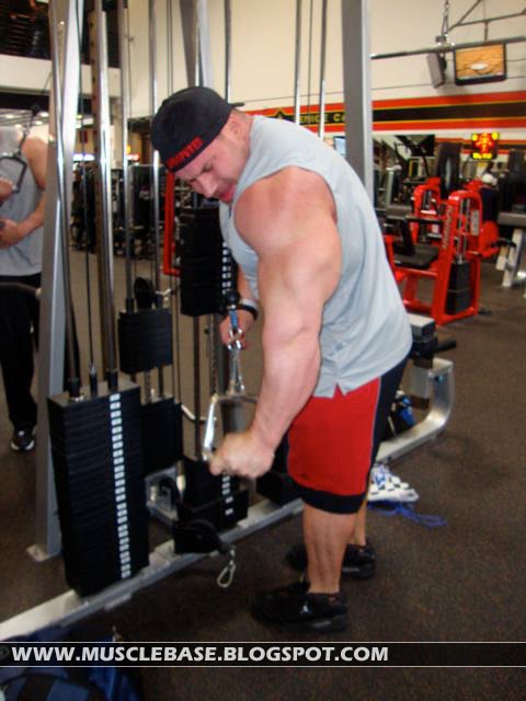 Jay Cutler Killer Arms Training 2011 | Jay Cutler Back At Golds Gym In ...