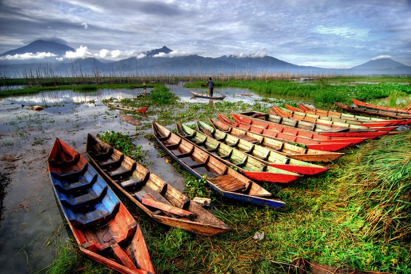 Indonesia Travel Photography: FISHERMAN OF RAWA PENING