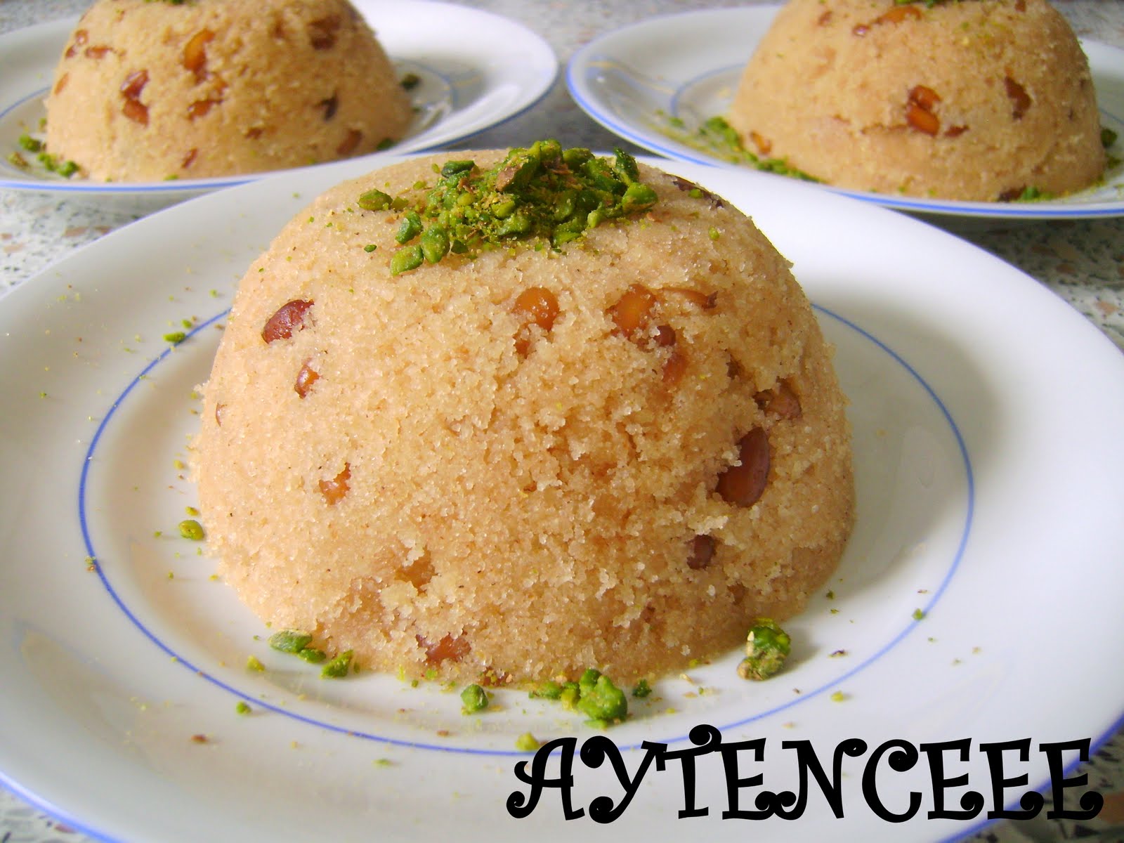 Aytence Tarifler: REGAiP KANDiLi ve iRMiK HELVASI