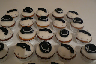 Cakes by Twinnies: Guns and Gangster Hat Cupcakes