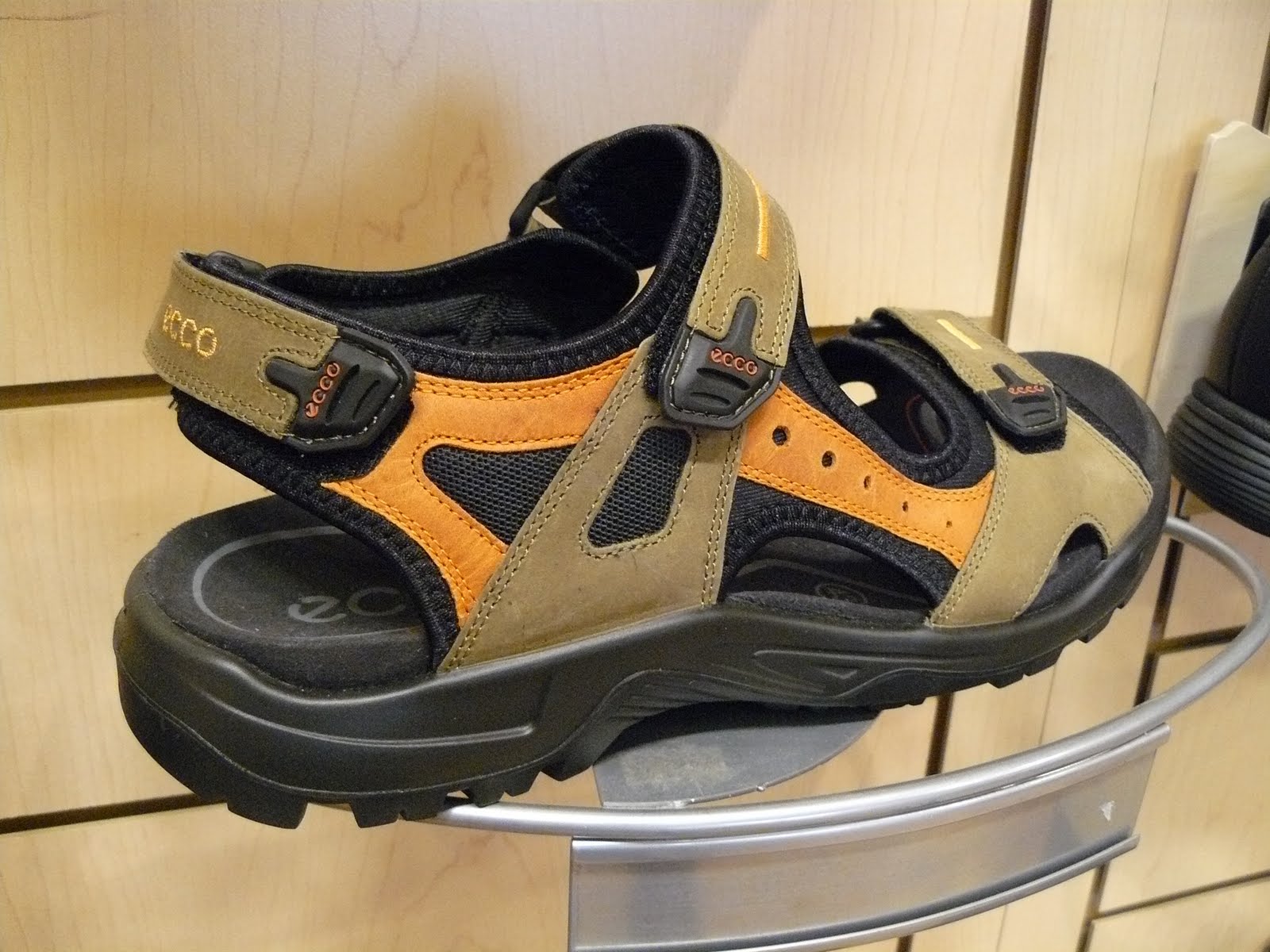 Our Downtown: The Shoe Tree ... where shoes are everything!