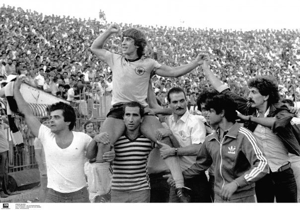 ΤΗΣ ΑΕΚ Η ΦΩΝΗ: Αφιερωμα στον Θωμα Μαυρο!