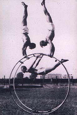 circo e algo mais: Algumas datas importantes para a historia da Roda.