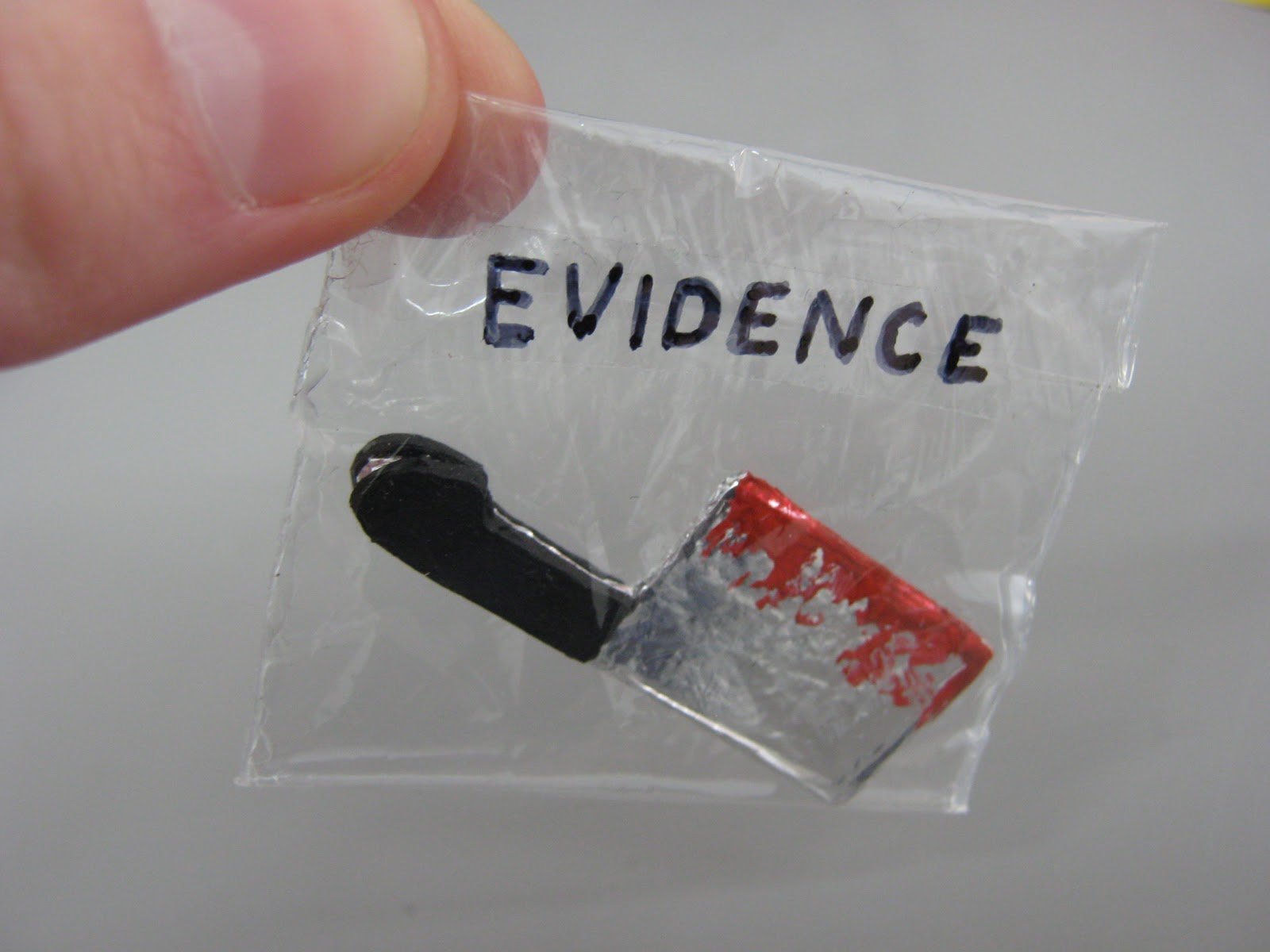 The Craft-Arty Kid (Old blog): There's been a murder!