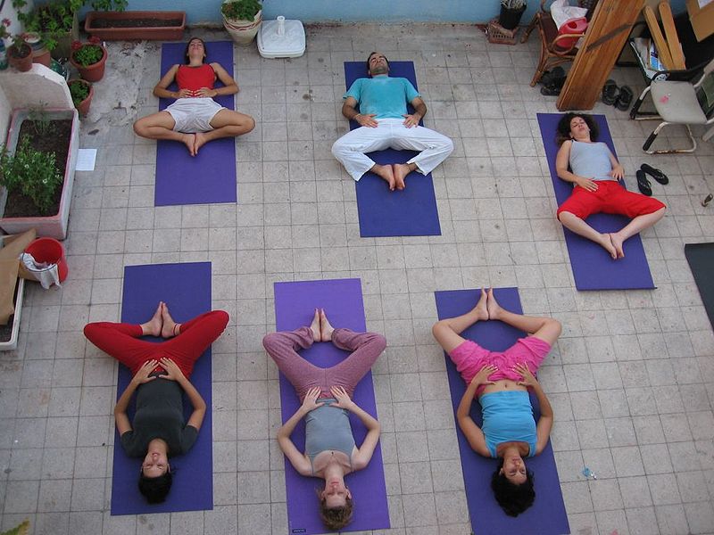 Live Naturally Healthy: Dress Attire for Yoga Class