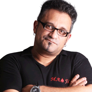 Crítico musical Régis Tadeu ensina o que é funk para Tati Quebra Barraco