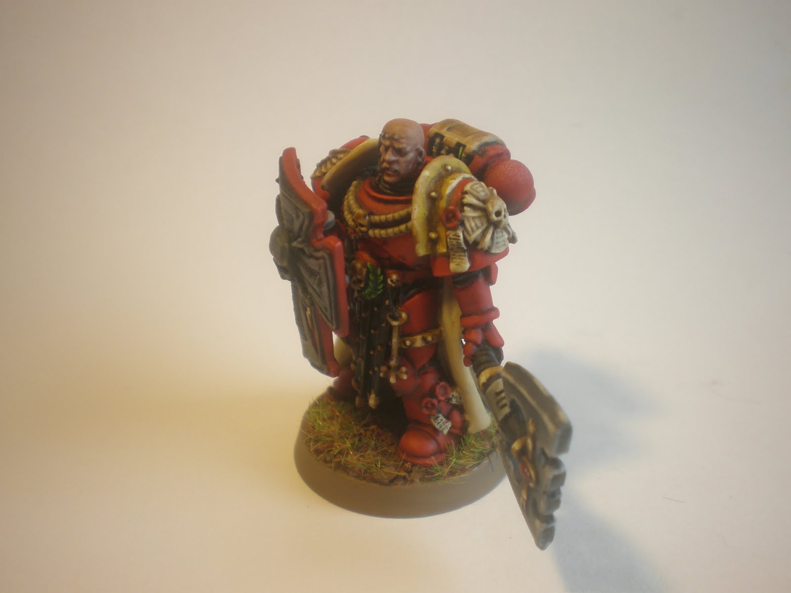Temptress Miniatures: Blood Angels Chapter Master ( red )