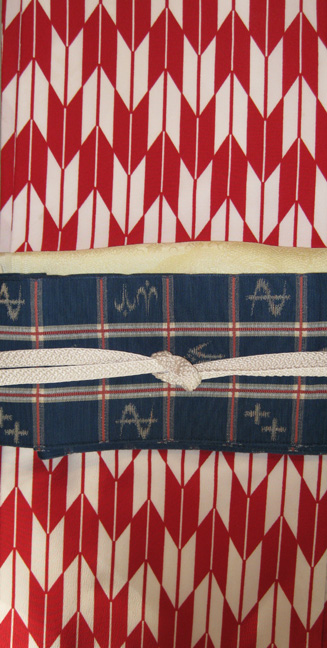 Shakunetsu no Kimono: Red yabane komon coordination