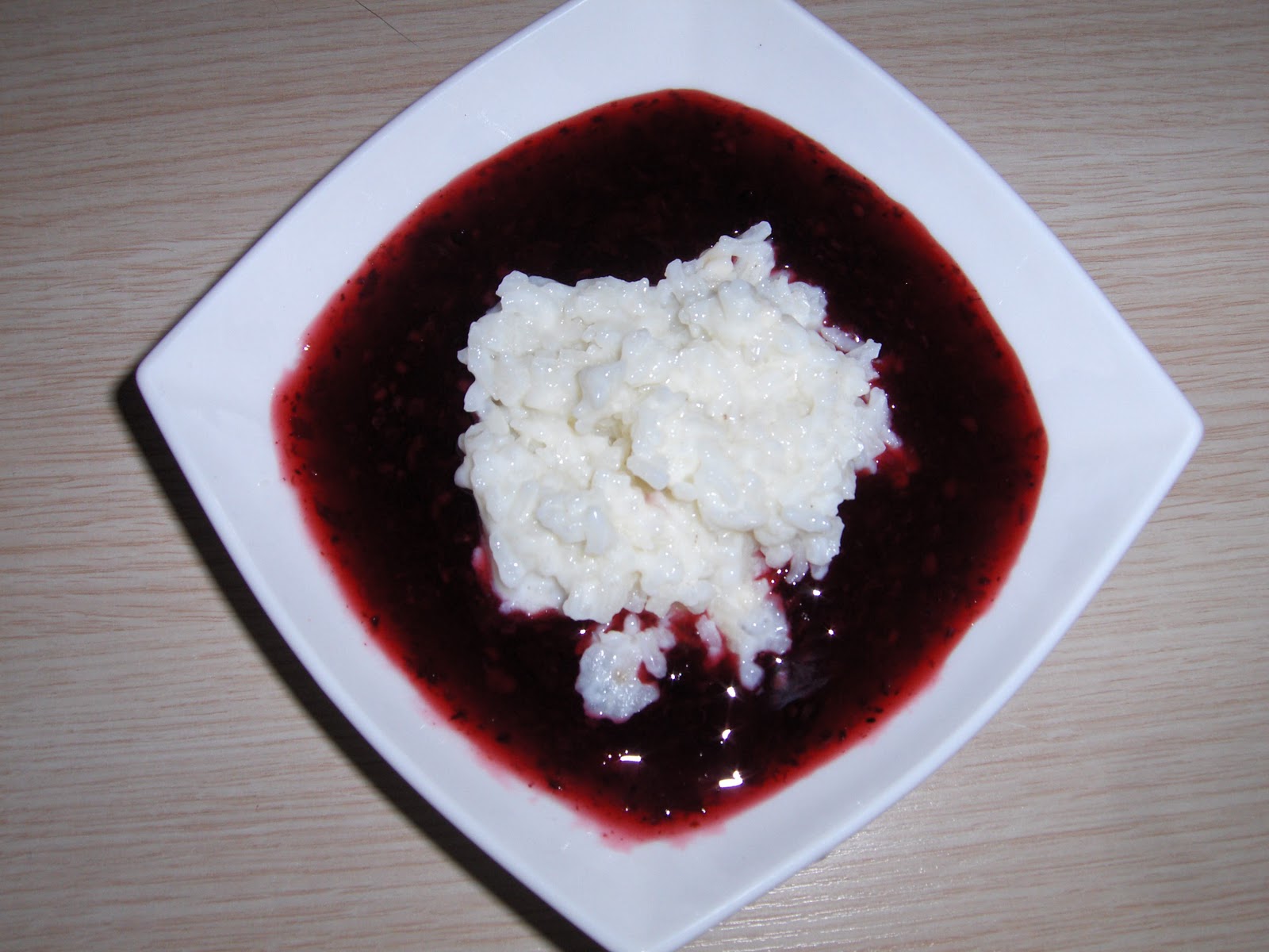 ko(ö)o(ö)k: Mustsõstra-vaarika kissell riisipudruga.