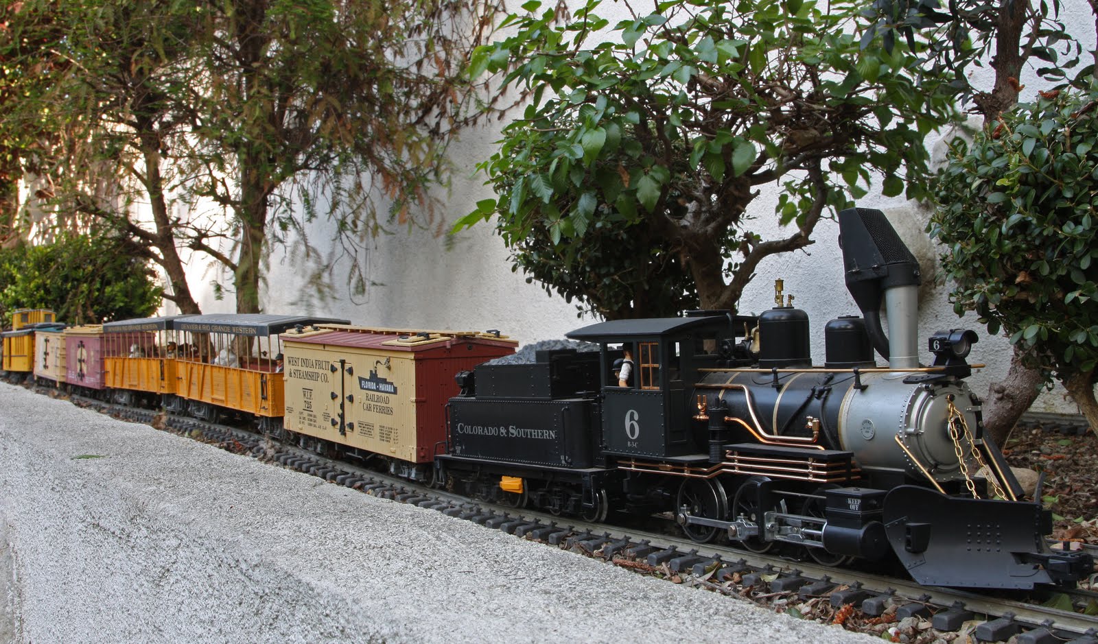 Between Homes - A Place to Stay Awhile: RAILWAY RESTORATION CONTINUES