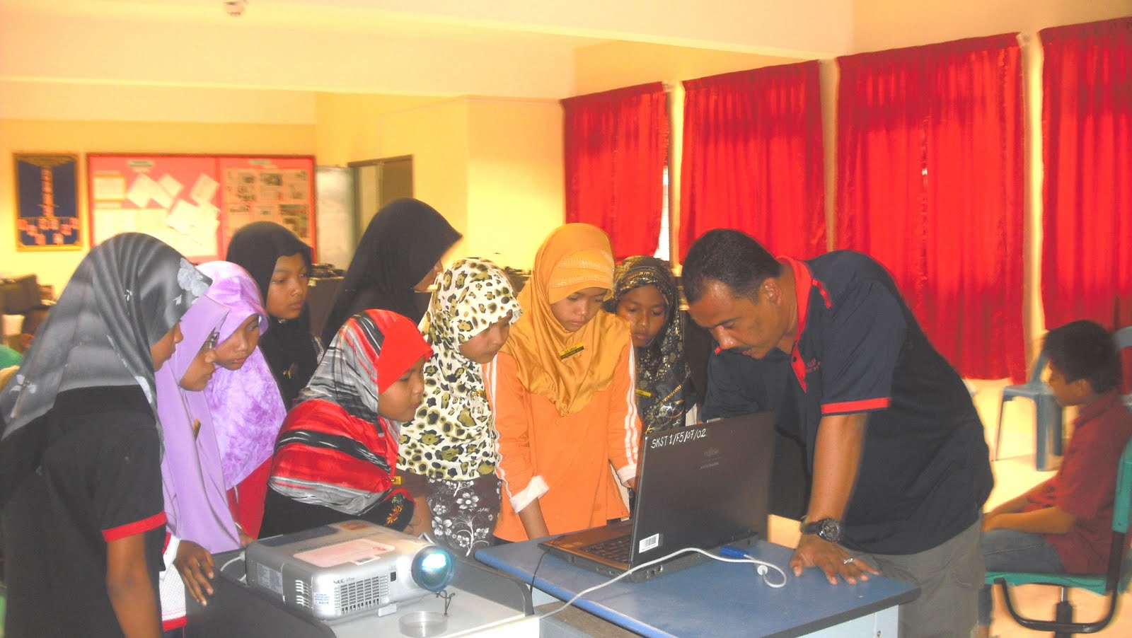 SEKOLAH KEBANGSAAN SERI TUMPAT 1: KURSUS ASAS ICT UNTUK PENGAWAS ICT