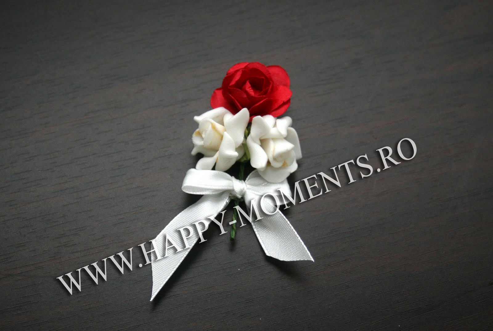 Happy Moments: cocarde pentru invitati - pret 1,7ron