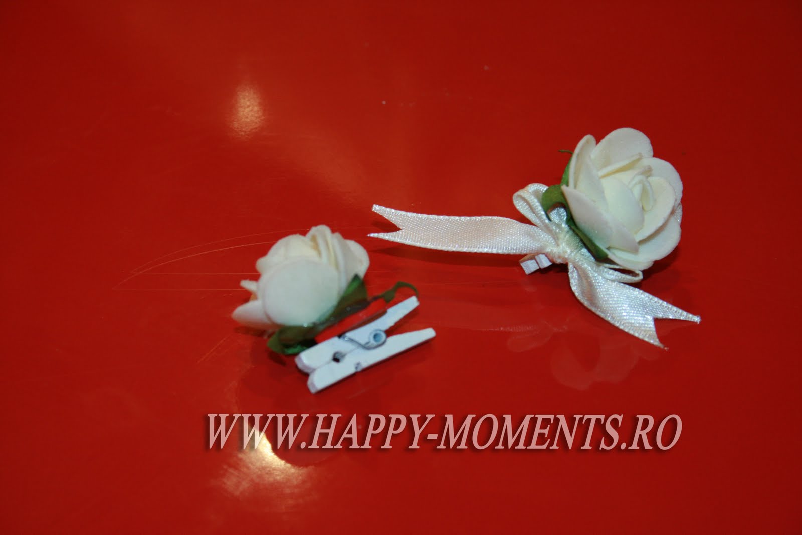 Happy Moments: cocarde pentru invitati - pret 1,7ron