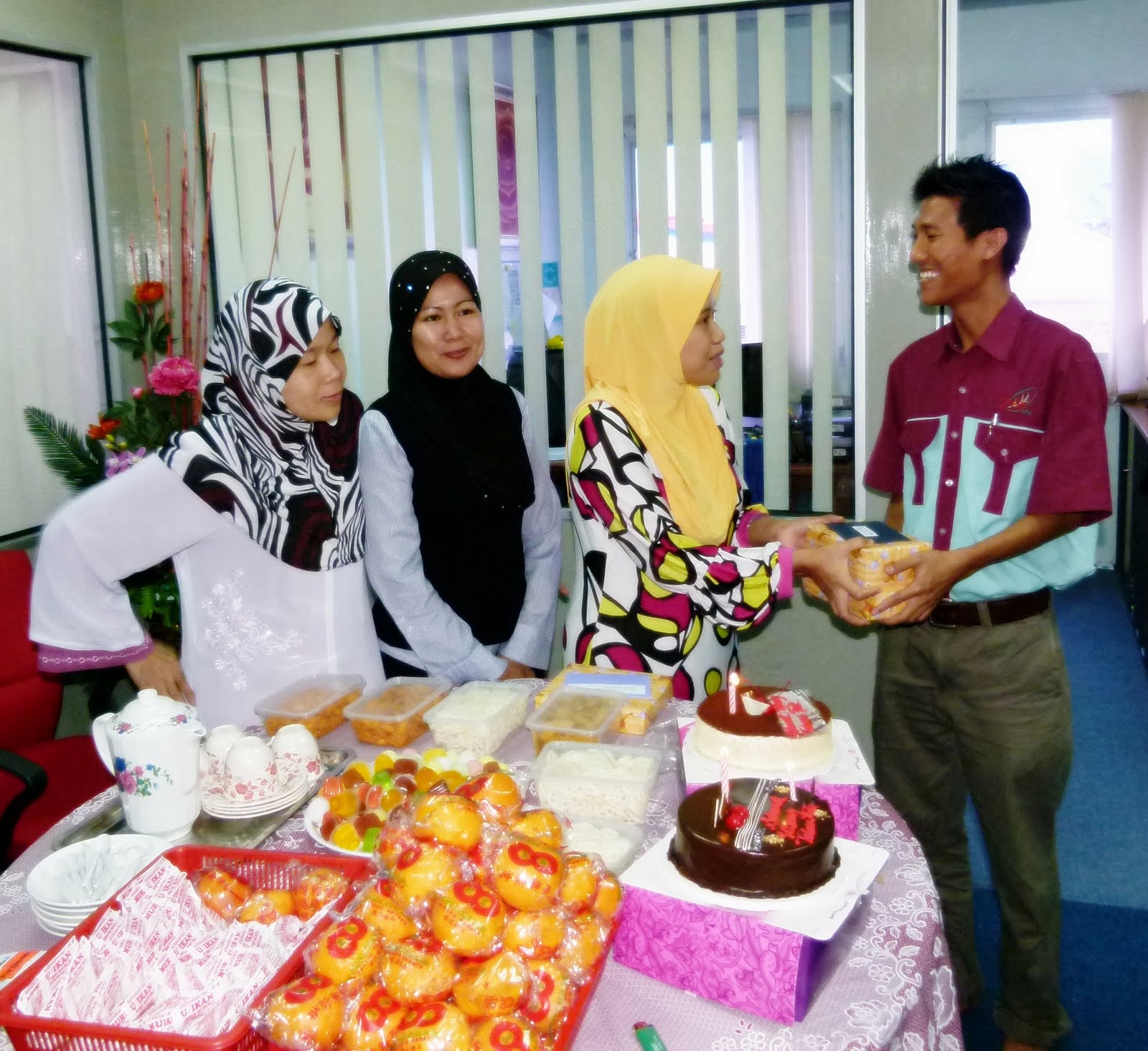 Mira Masdar True Colors: BEDEY PARTY!!!