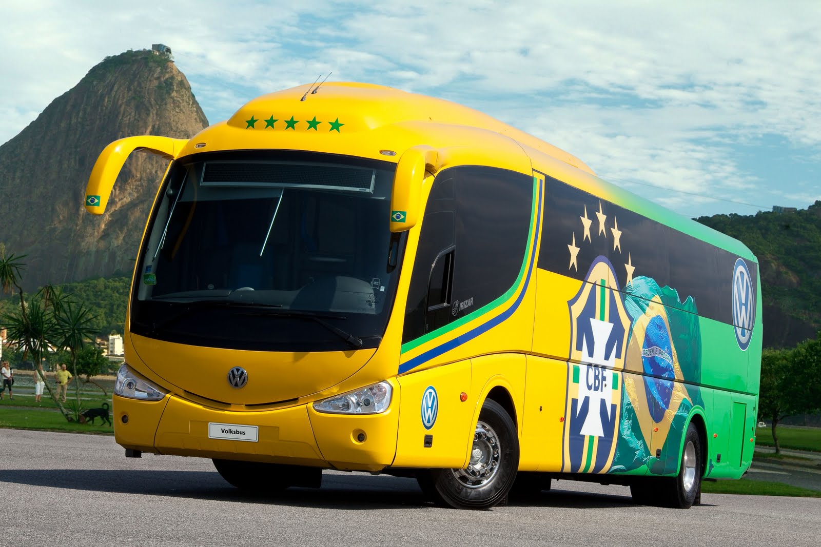 Revista CHIC: .:. ÔNIBUS VOLKSBUS É VEÍCULO OFICIAL DA SELEÇÃO ...