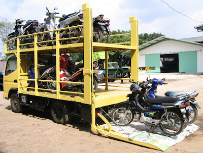 Truck Angkutan Motor dan Mobil