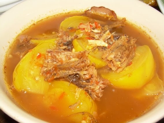 sup salai ikan dengan terung asam - James Dowd