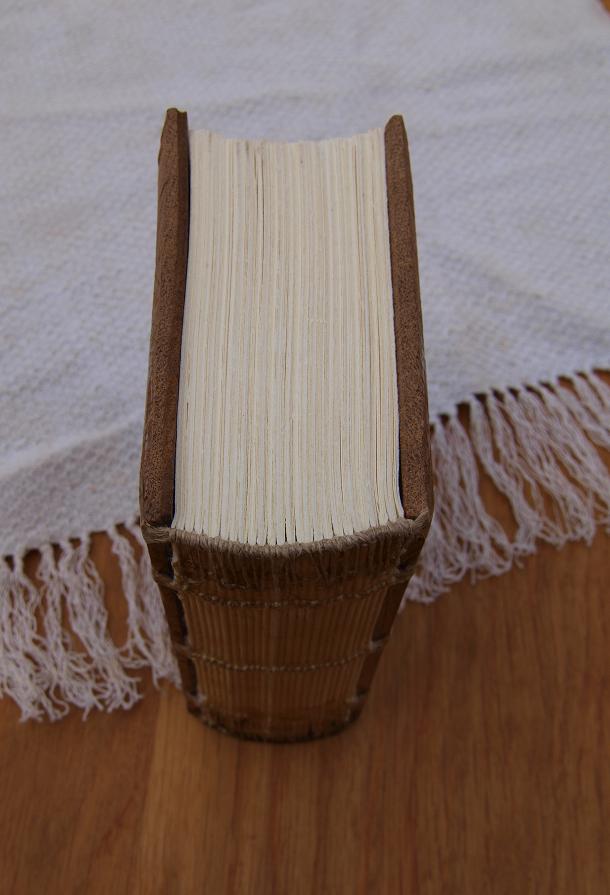 Kopert - medieval bookbinding: Girdle book (part 3)