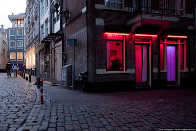 DooB Picture: Red Light Districts of Brussels and Amsterdam