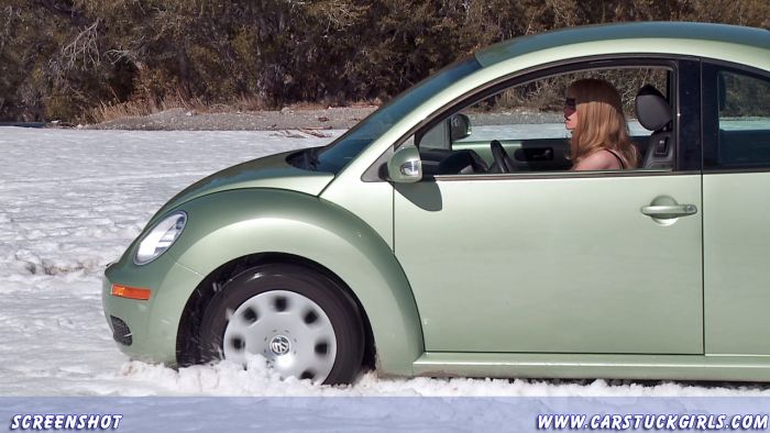 Car Stuck Girls | ElaKiri