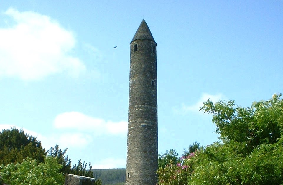 Hiking in Ireland: Glendalough (Gleann dá Loch)
