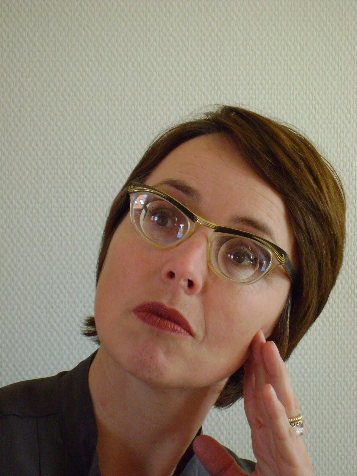 Ladies behind crystal veil: Lettie 155