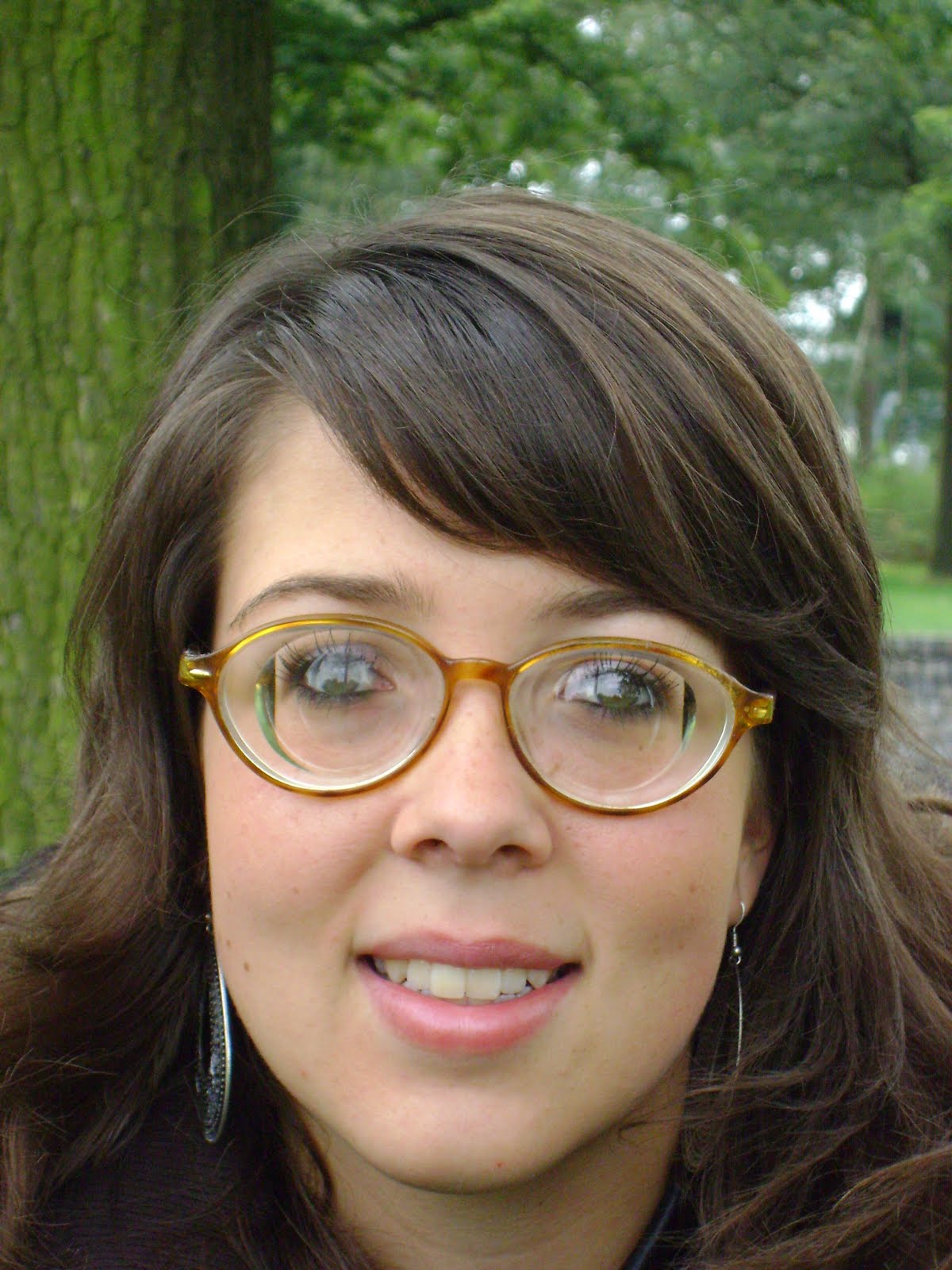 Ladies behind crystal veil: Marleen 220