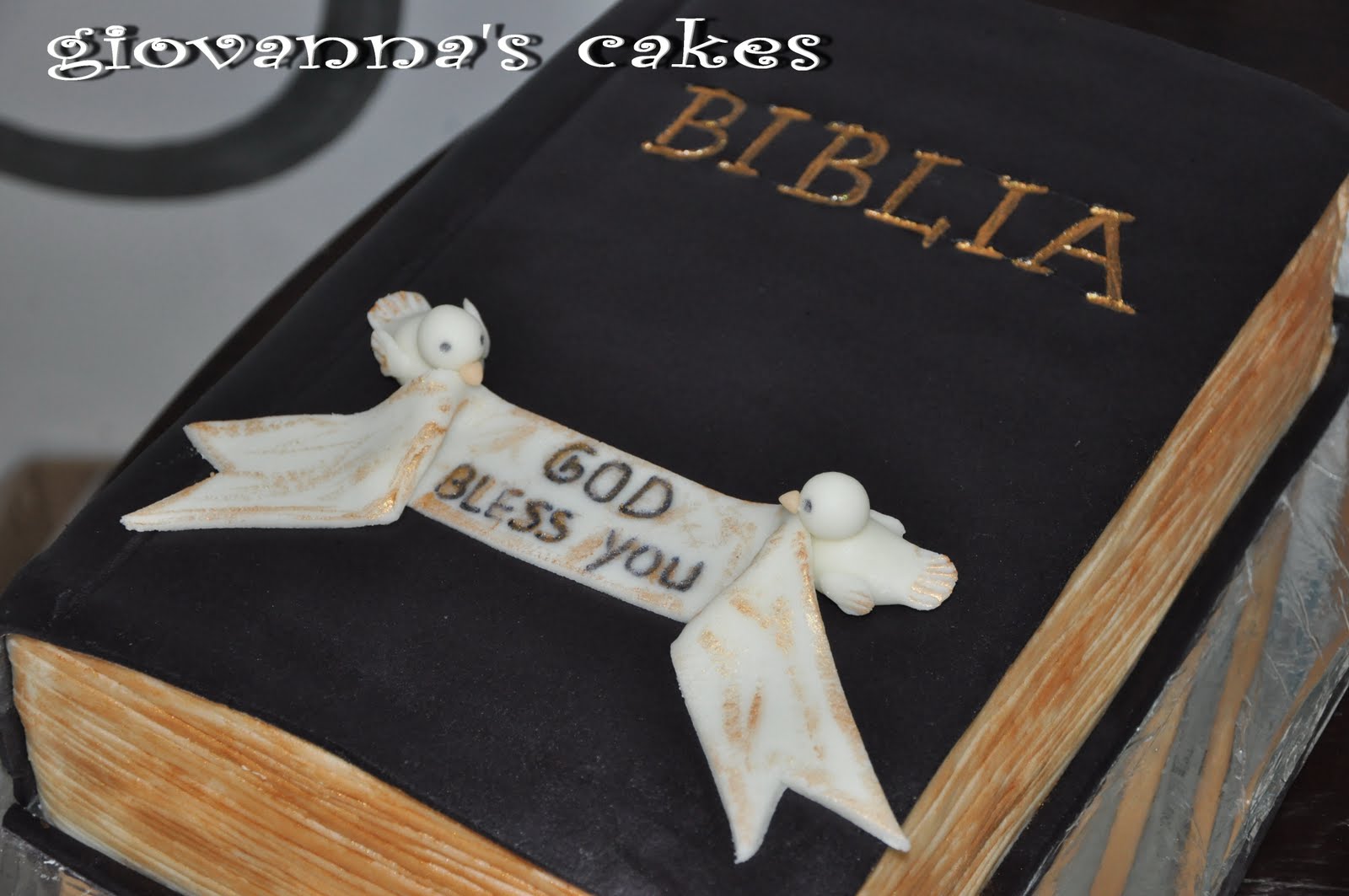 giovanna's cakes: black & gold Bible cake